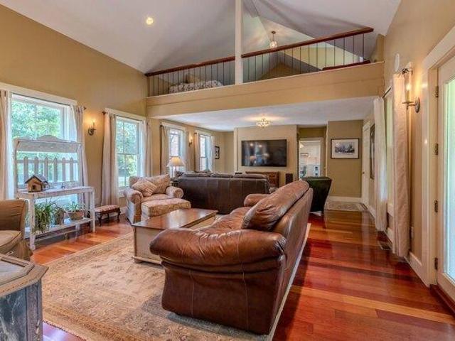 house with 5 bedroom, Chester VT DS104300126