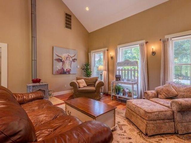house with 5 bedroom, Chester VT ES104832913