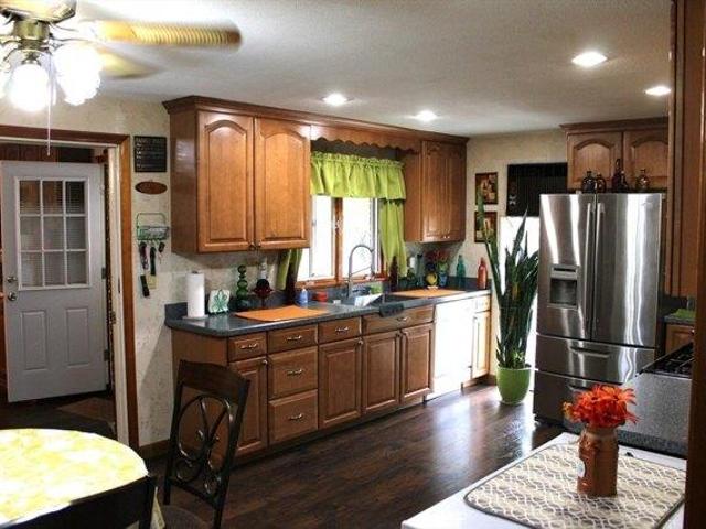 house with 5 bedroom, Chicopee MA DS103101659