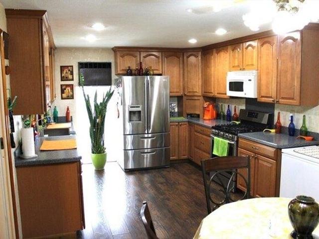 house with 5 bedroom, Chicopee MA ES103101659