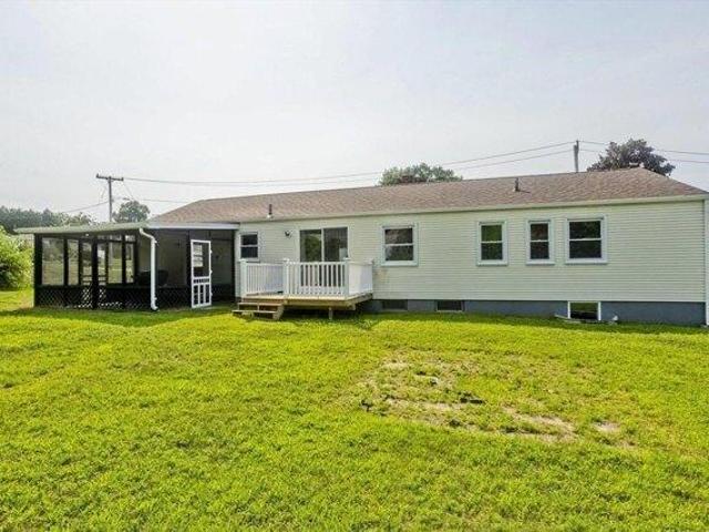 house with 5 bedroom, Chicopee MA ES105040551