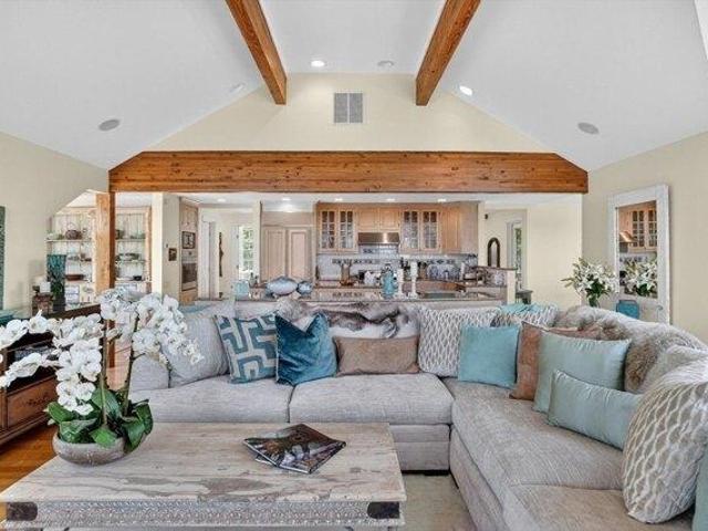 house with 5 bedroom, Chilmark MA ES104761080