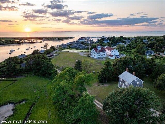 house with 5 bedroom, Chilmark MA ES104715434