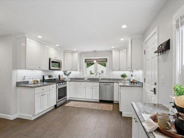 house with 5 bedroom, Concord NH ES104811906