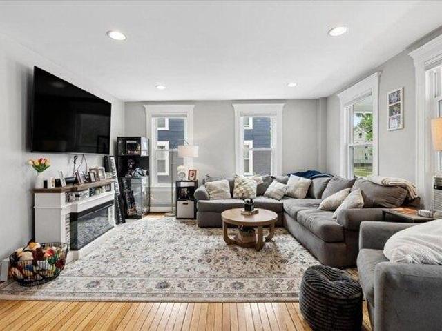 house with 5 bedroom, Concord NH ES105207735