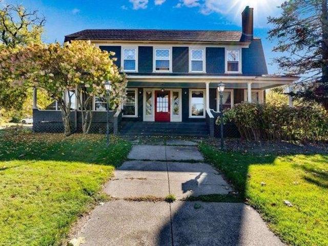house with 5 bedroom, Colebrook NH ES103185871