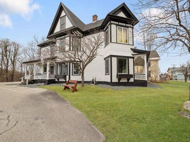 house with 5 bedroom, Colebrook NH ES105123353