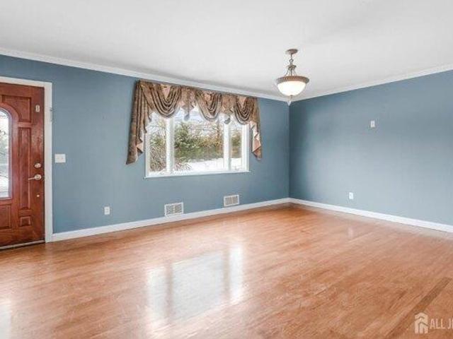 house with 5 bedroom, Colonia NJ DLS101633241