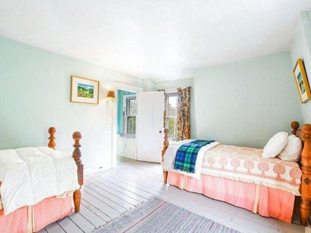 house with 5 bedroom, Cotuit MA ES105158655