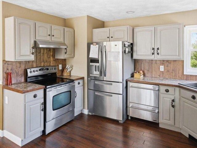 house with 5 bedroom, Coventry RI ES104831501