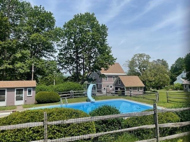 house with 5 bedroom, Claremont NH ES104852930