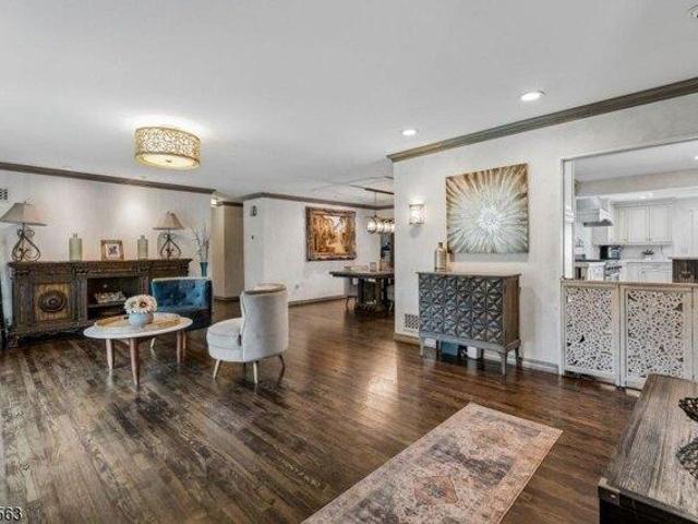 house with 5 bedroom, Clark NJ ES105157689