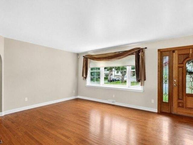 house with 5 bedroom, Clark NJ ES105193512