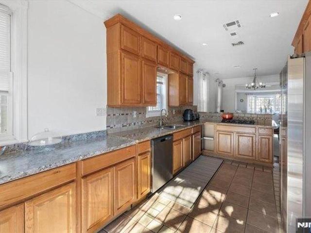 house with 5 bedroom, Cliffside Park NJ DS104152293
