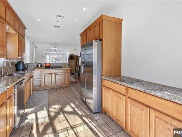 house with 5 bedroom, Cliffside Park NJ ES105140372