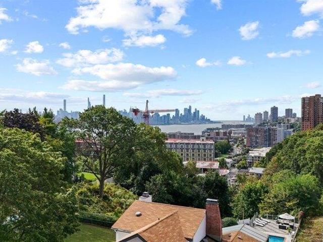 house with 5 bedroom, Cliffside Park NJ ES105144408