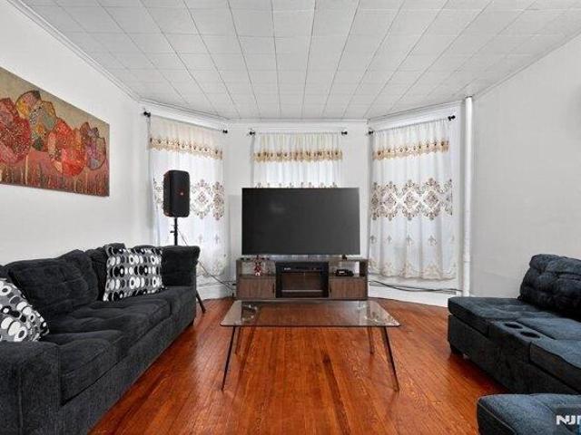 house with 5 bedroom, Clifton NJ DS104235104