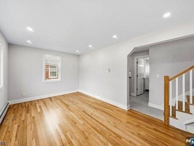 house with 5 bedroom, Clifton NJ ES104151678