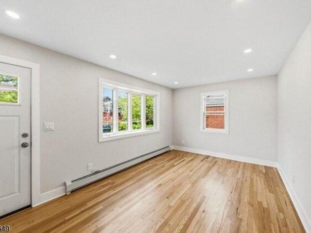 house with 5 bedroom, Clifton NJ ES105127317