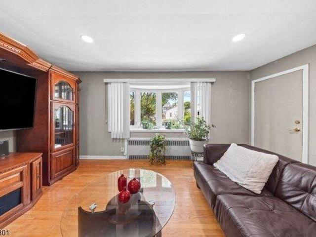 house with 5 bedroom, Clifton NJ ES103160098
