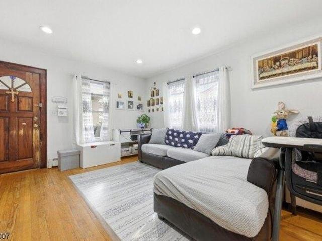 house with 5 bedroom, Clifton NJ ES103163164