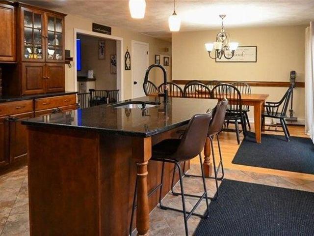 house with 5 bedroom, Cranston RI DLS101934700