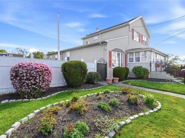 house with 5 bedroom, Cranston RI DLS102632708