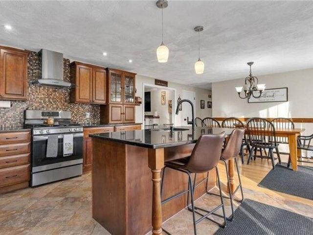 house with 5 bedroom, Cranston RI ES103250511