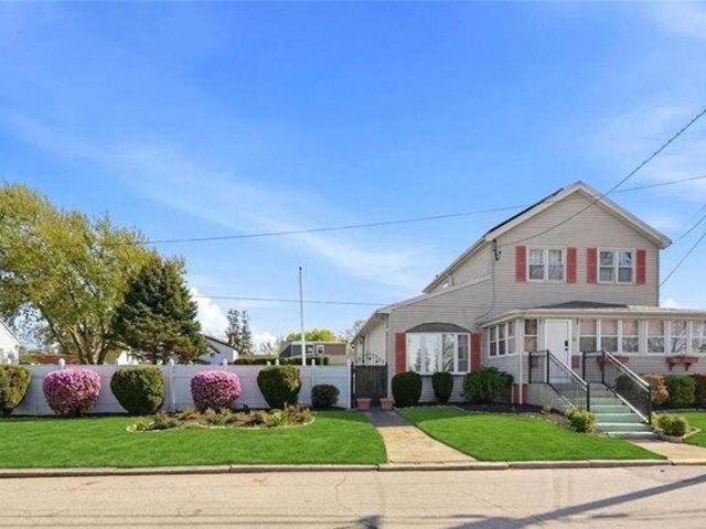 house with 5 bedroom, Cranston RI ES103495689