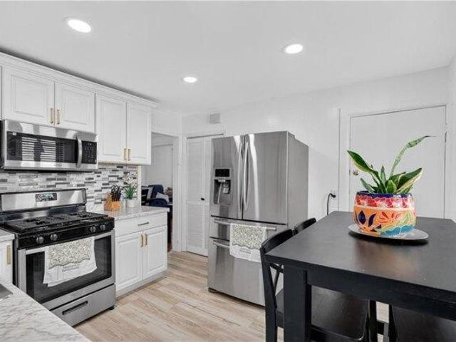house with 5 bedroom, Cranston RI ES103853004