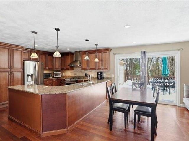house with 5 bedroom, Cranston RI ES103968399