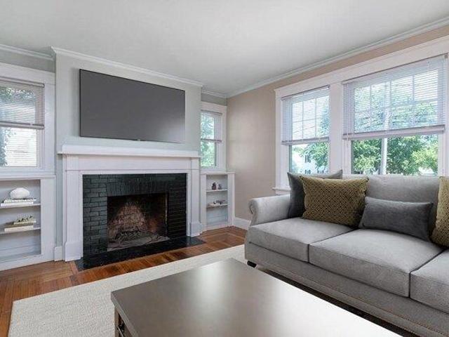 house with 5 bedroom, Cranston RI ES104833097