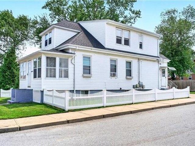 house with 5 bedroom, Cranston RI ES105081532