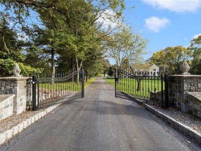 house with 5 bedroom, Cumberland RI DS103495516