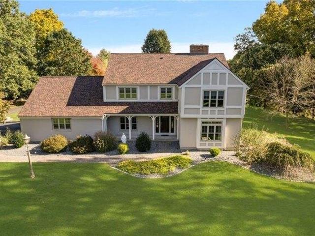 house with 5 bedroom, Cumberland RI ES103495516