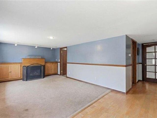 house with 5 bedroom, Cumberland RI ES103600206