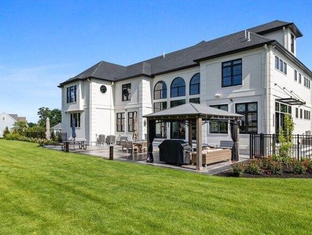 house with 5 bedroom, Danvers MA ES105080740