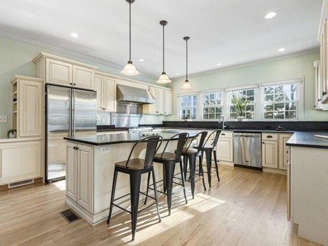 house with 5 bedroom, Dartmouth MA DLS102372723