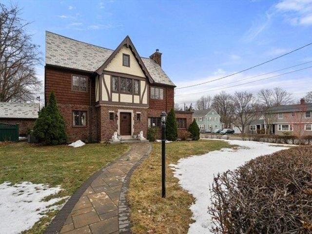 house with 5 bedroom, Dedham MA DS102447401