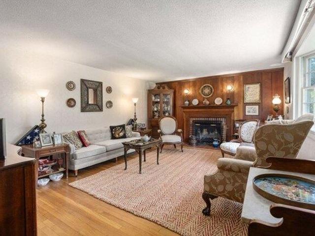 house with 5 bedroom, Dedham MA ES103969235