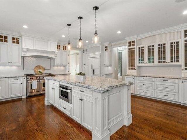 house with 5 bedroom, Dedham MA ES105206513