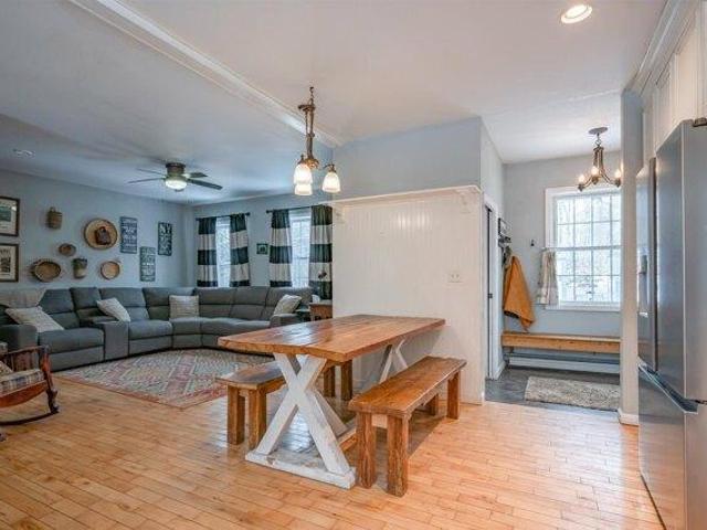 house with 5 bedroom, Deerfield NH DLS101800706