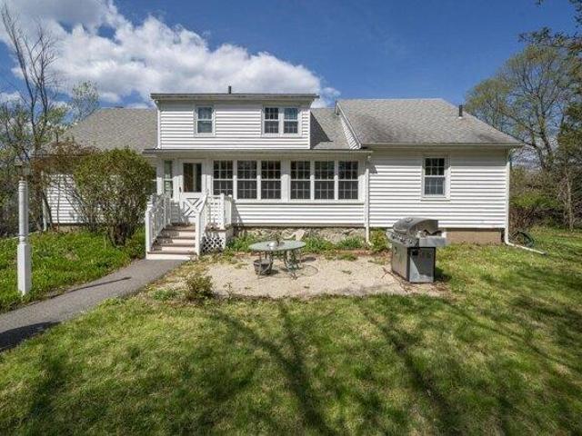 house with 5 bedroom, Derry NH DLS102120998