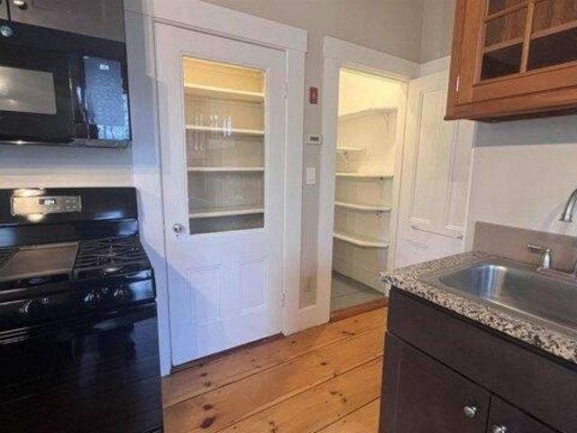 house with 5 bedroom, Dover NH ES104409600