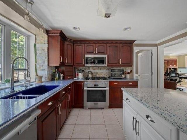 house with 5 bedroom, Dover NH ES104513955