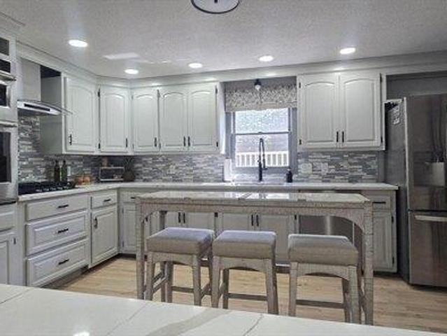 house with 5 bedroom, Dracut MA DS104148174