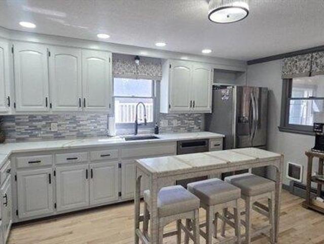 house with 5 bedroom, Dracut MA ES104148174