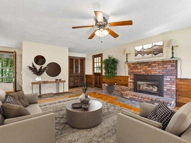 house with 5 bedroom, Dracut MA ES105041342