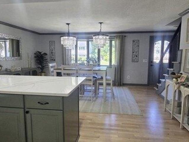 house with 5 bedroom, Dracut MA ES105114064