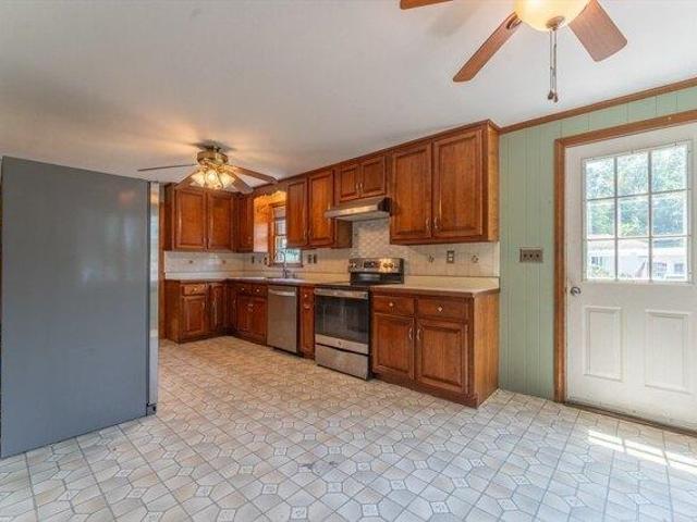 house with 5 bedroom, Dracut MA ES105193274
